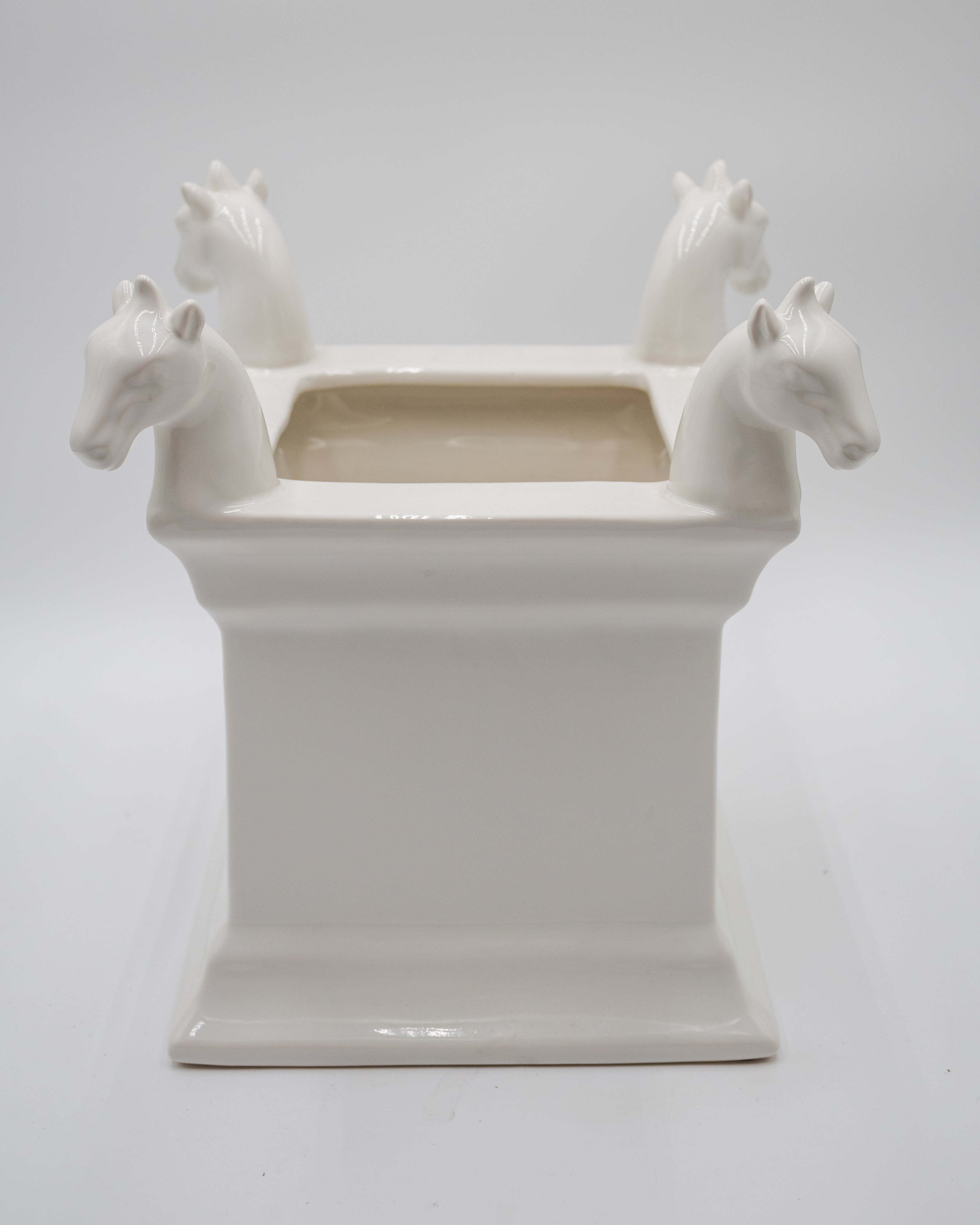 White Horses Planter – HUNTER & HUNTRESS
